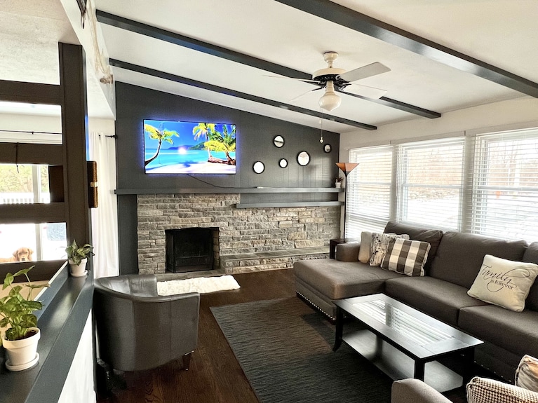 Niantic Bay & Play House - Ocean Beach Park, CT