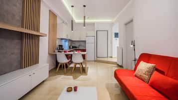 Apartamento Deluxe, 1 quarto | Sala de estar | TV de ecrã plano, Netflix, serviços de streaming