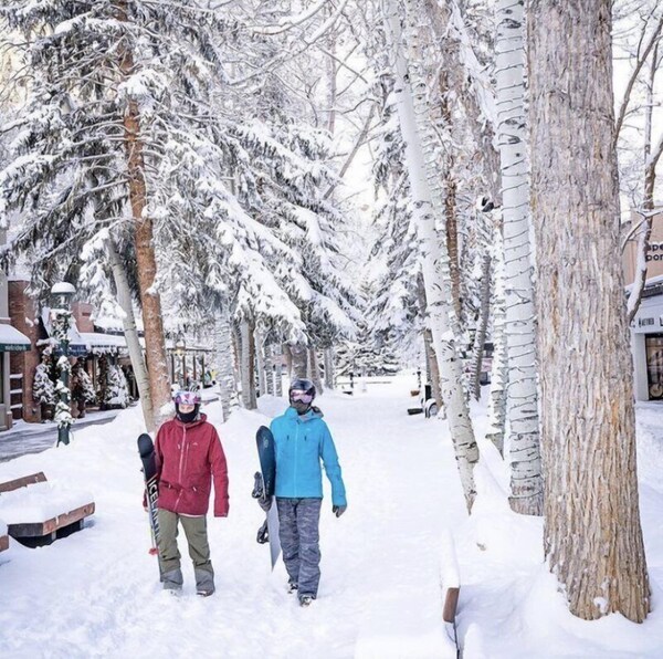 3 Bedroom Mountain Residence In The Heart Of Aspen With Amenities Including Heated Pool, Hot Tubs, Game Room And Spa - Aspen, CO