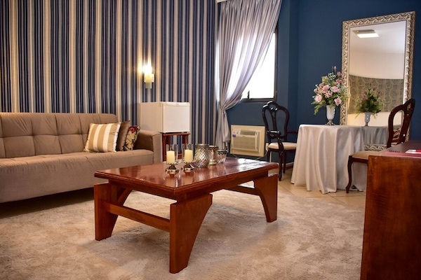 2 quartos, roupa hipoalergénica, secretária