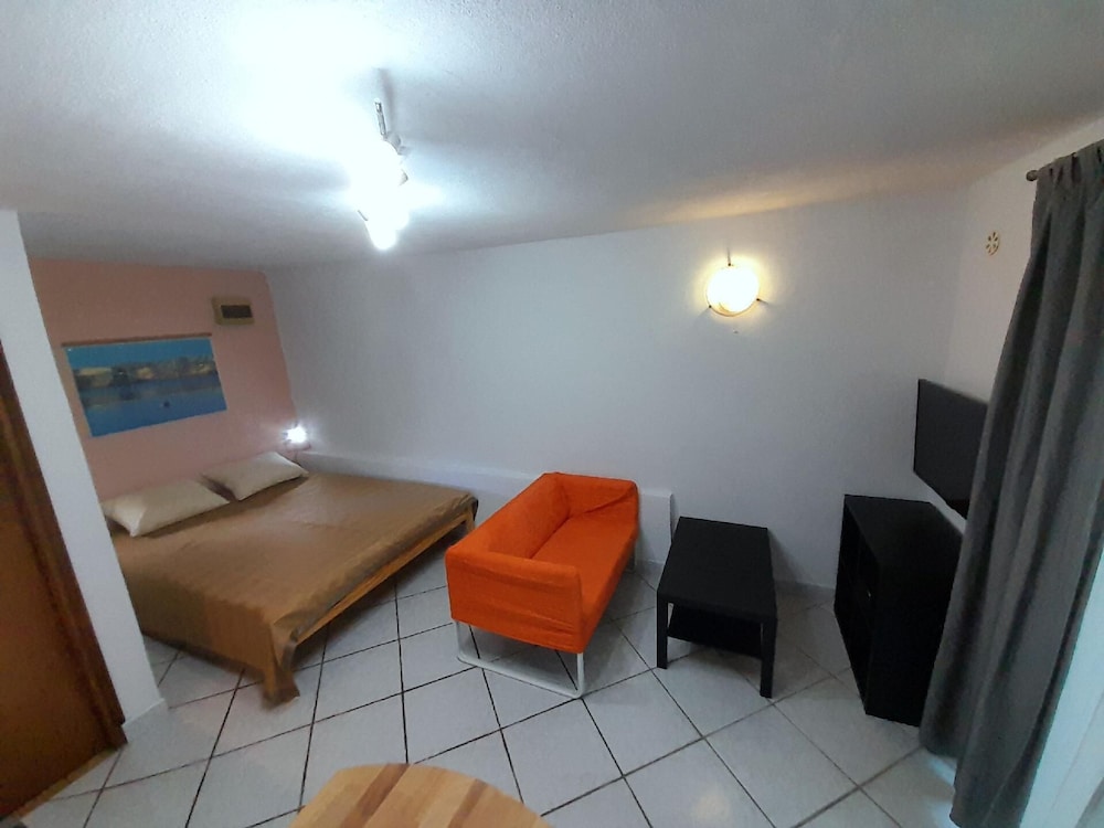 Ferienwohnung Karlobag Für 1 - 2 Personen - Ferienhaus - Karlobag