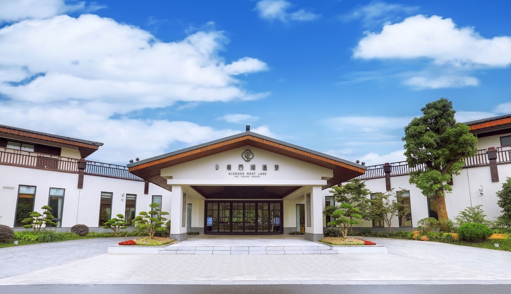 Slender West Lake Hot Spring Resort - Yangzhou