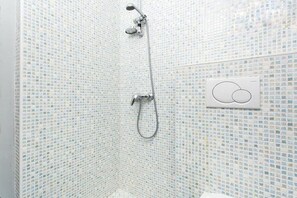 Estúdio (A1) | Banheiro | Chuveiro, produtos de toalete grátis, secador de cabelo 