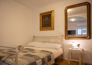 Estúdio (A2) | Ferros/tábuas de passar roupa, Wi-Fi de cortesia, roupa de cama