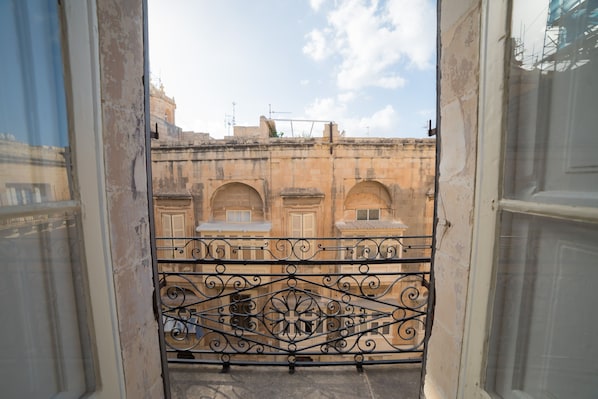 Apartamento, 2 quartos | Varanda