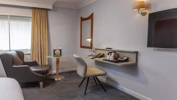 Quarto Superior, 2 camas individuais, não fumadores | Cofre no quarto, secretária