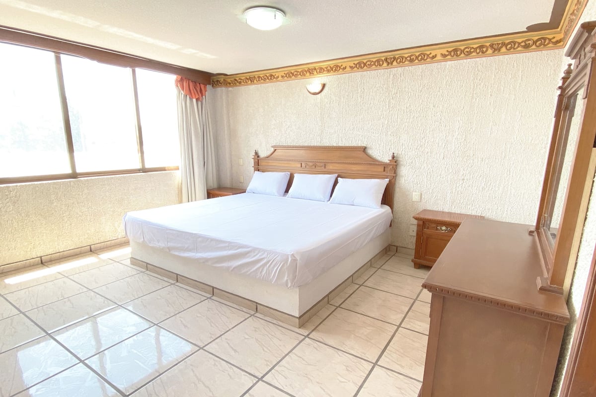 Quarto superior (1 King Bed) | Roupa de cama