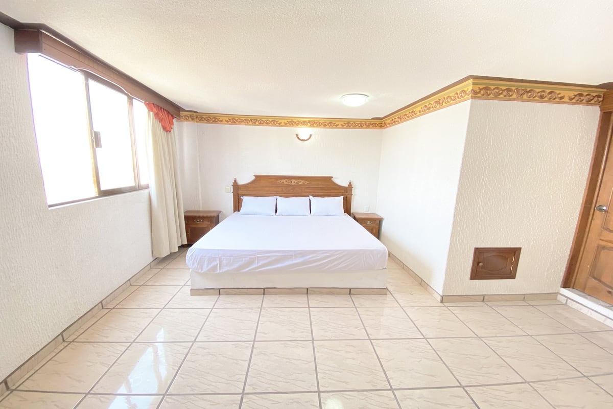 Quarto luxo, banheira de hidromassagem (1 King Bed) | Roupa de cama