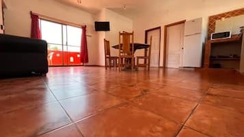 Bangalô família (4 Double Beds) | Área de estar