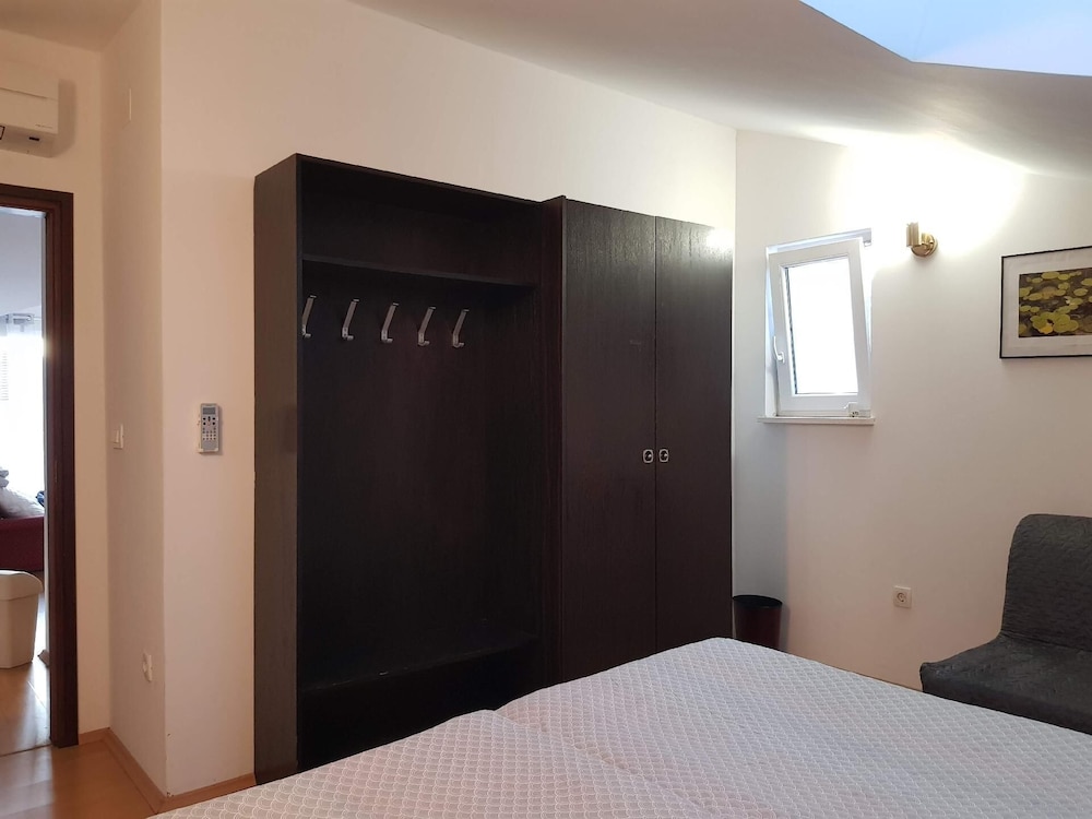 Holiday Apartment Rogotin For 1 - 3 Persons With 2 Bedrooms - Holiday Apartment In One Or Multi-fami - Ploče