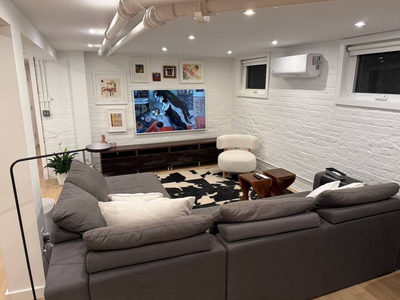 Designer Apartment With Brand New Bathroom And All The Amenities! - Kent, Washington DC