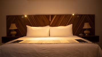 Quarto standard, 1 cama King | Roupas de cama premium, individualmente decorados, Wi-Fi de cortesia