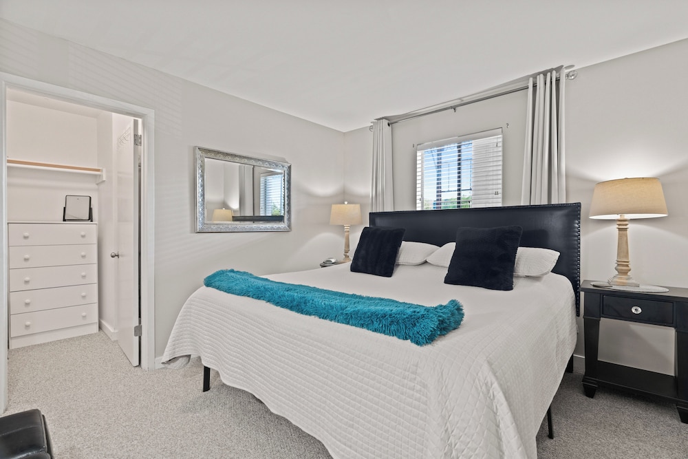 ♥️Of Dwtn Nashville/on The River/king Bds/2 Ba/safe Walk 2 Broadway/pool - Nashville, TN