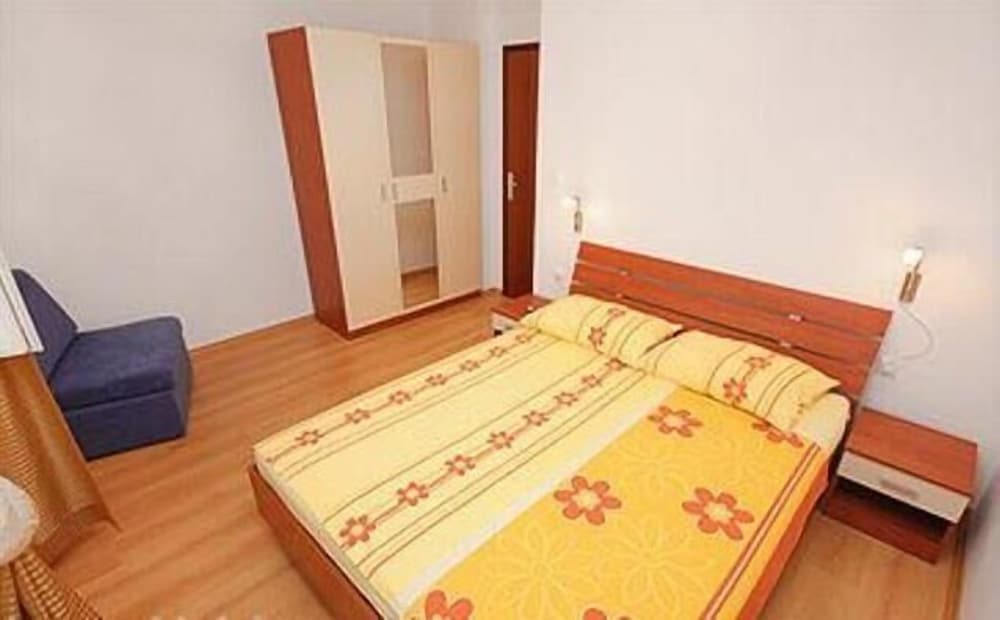 Holiday Apartment Murter (Ort) For 1 - 5 Persons With 1 Bedroom - Holiday House - Tisno