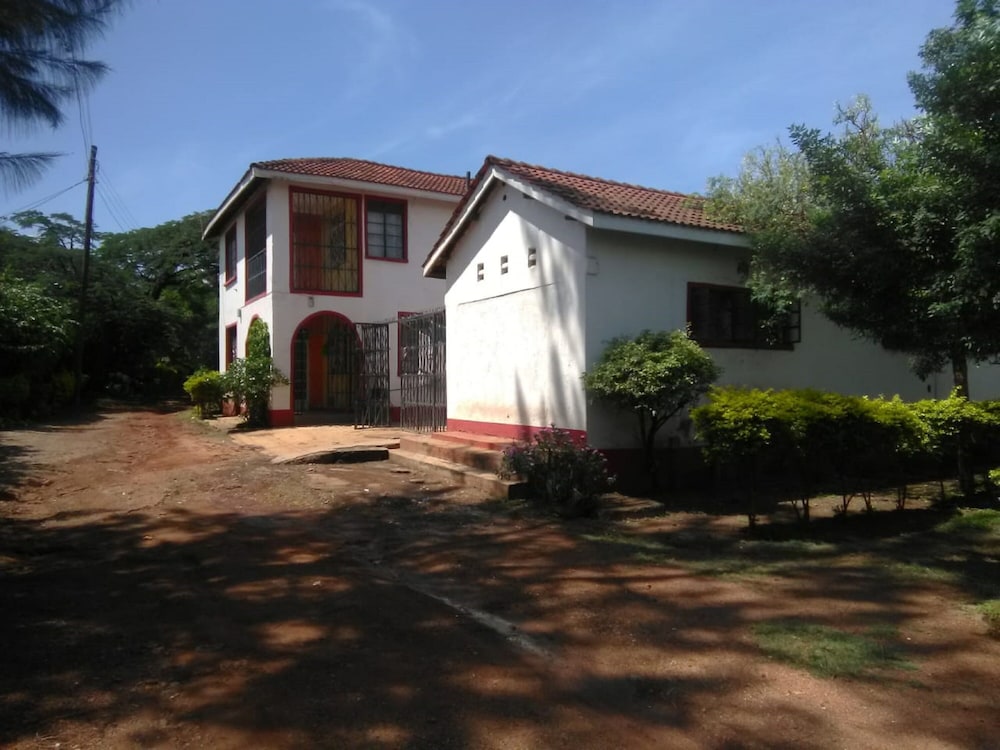 Robert's Village Inn - Kisumu