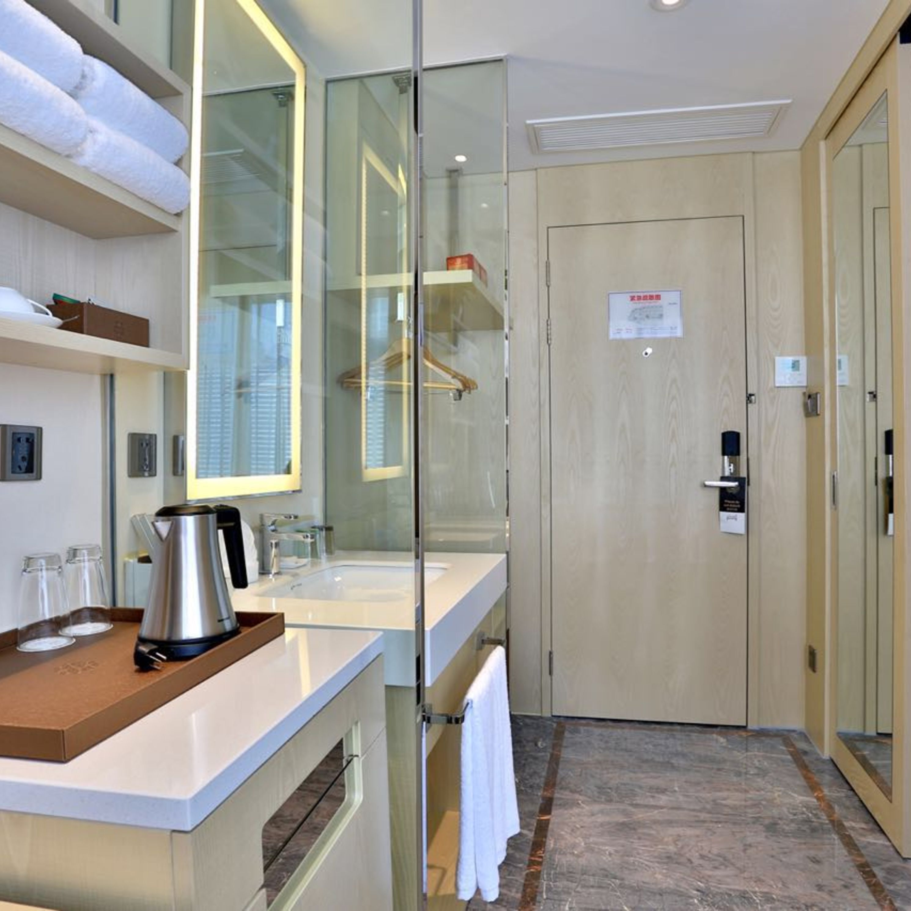 Quarto Individual Elite, não fumadores | Casa de banho | Um polibã, artigos de higiene pessoal grátis, um secador de cabelo 