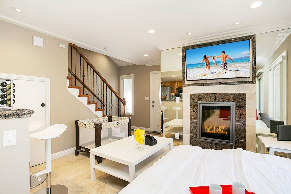 Costa Mesa/newport - Fast Wifi - Work Stations - Free Parking - Self Check In! (Cm-1) - Irvine, CA
