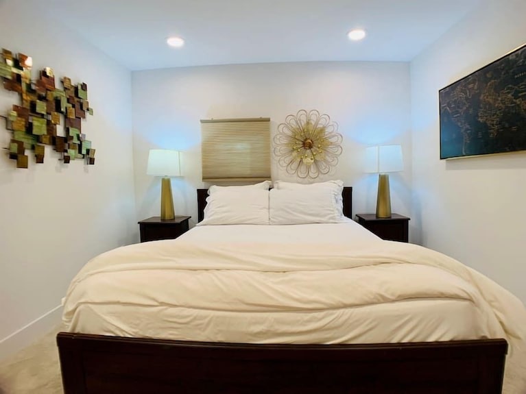 Very Clean, Modern, And Well-appointed Daylight Basement Apartment. - Bainbridge Island, WA