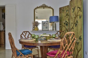 Apartamento, 1 quarto | Opções para refeição no quarto