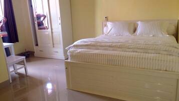 Quarto Standard | Secretária adequada para computadores portáteis, Wi-fi grátis