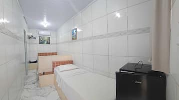 Quarto Duplo ou Twin Económico | Minibar, Wi-fi grátis, roupa de cama fornecida