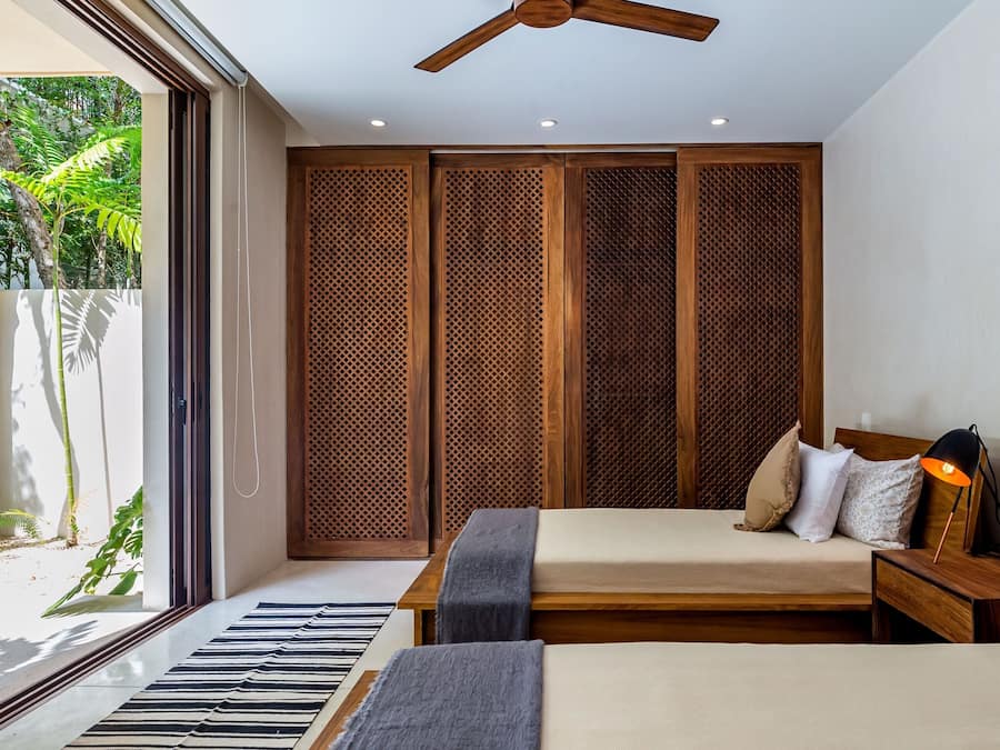 Apartamento Deluxe, piscina privativa | Cofre no quarto, com decoração personalizada