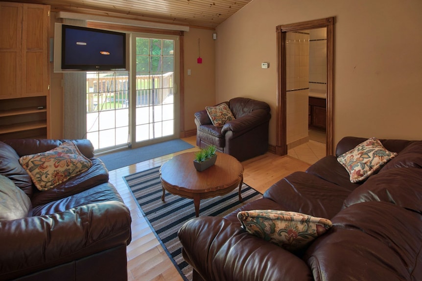 Ipperwash Bliss Sleep 5 Hear The Waves ️ - Ontario