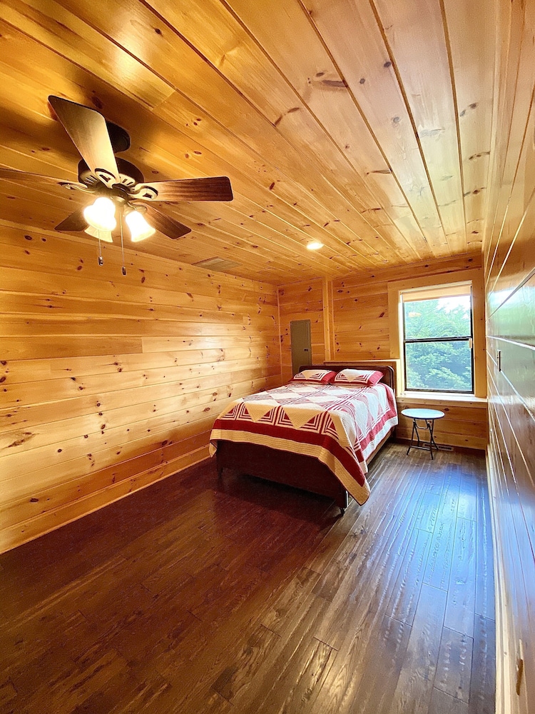 Mountain Top Cabin With Partnering Marina On Norris Lake - Norris Lake, TN