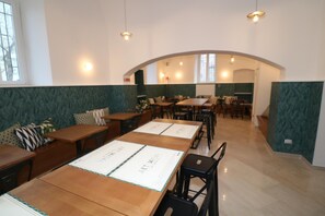 Café da manhã, almoço e jantar; culinária local, vistas para a piscina 