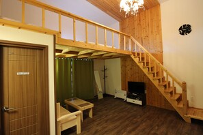 Quarto família, 1 quarto, para não fumantes, vista para o oceano | Roupas de cama premium, espaço de trabalho para notebook