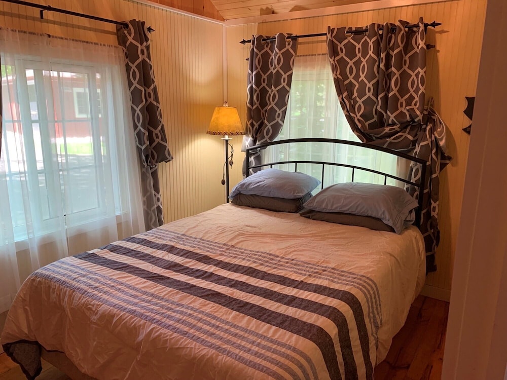 Lake Breeze Sweet For Two - Kawartha Lakes
