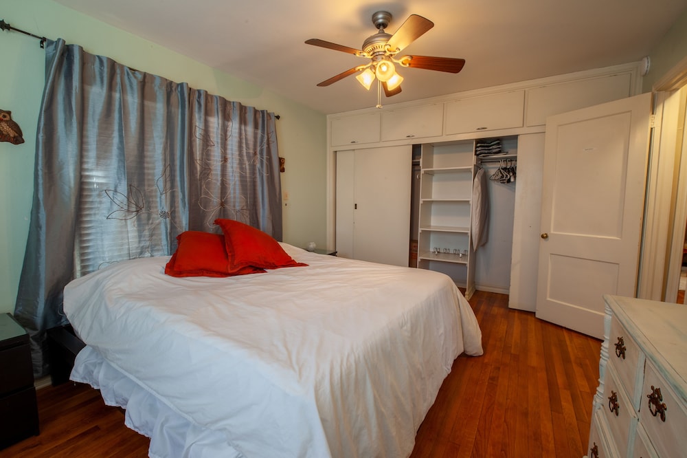 Chic Okc Home With Cozy Patio & Modern Comforts - Close To Everything - Oklahoma City, OK