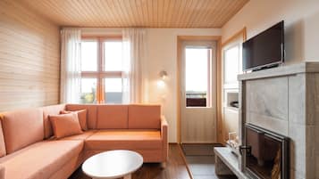 AurinkoRinne 49, Sauna | Sala de estar | Televisor de ecrã plano de 32 polegadas com canais digitais, televisor