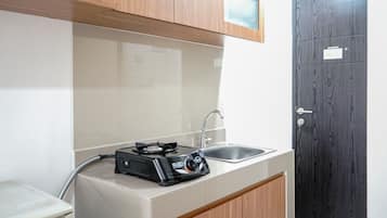 Quarto | Cozinha americana privada | Geladeira, cooktop, talheres/pratos/utensílios de cozinha