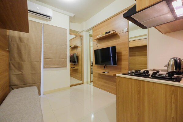 Quarto | Cozinha privada | Geladeira, cooktop, talheres/pratos/utensílios de cozinha