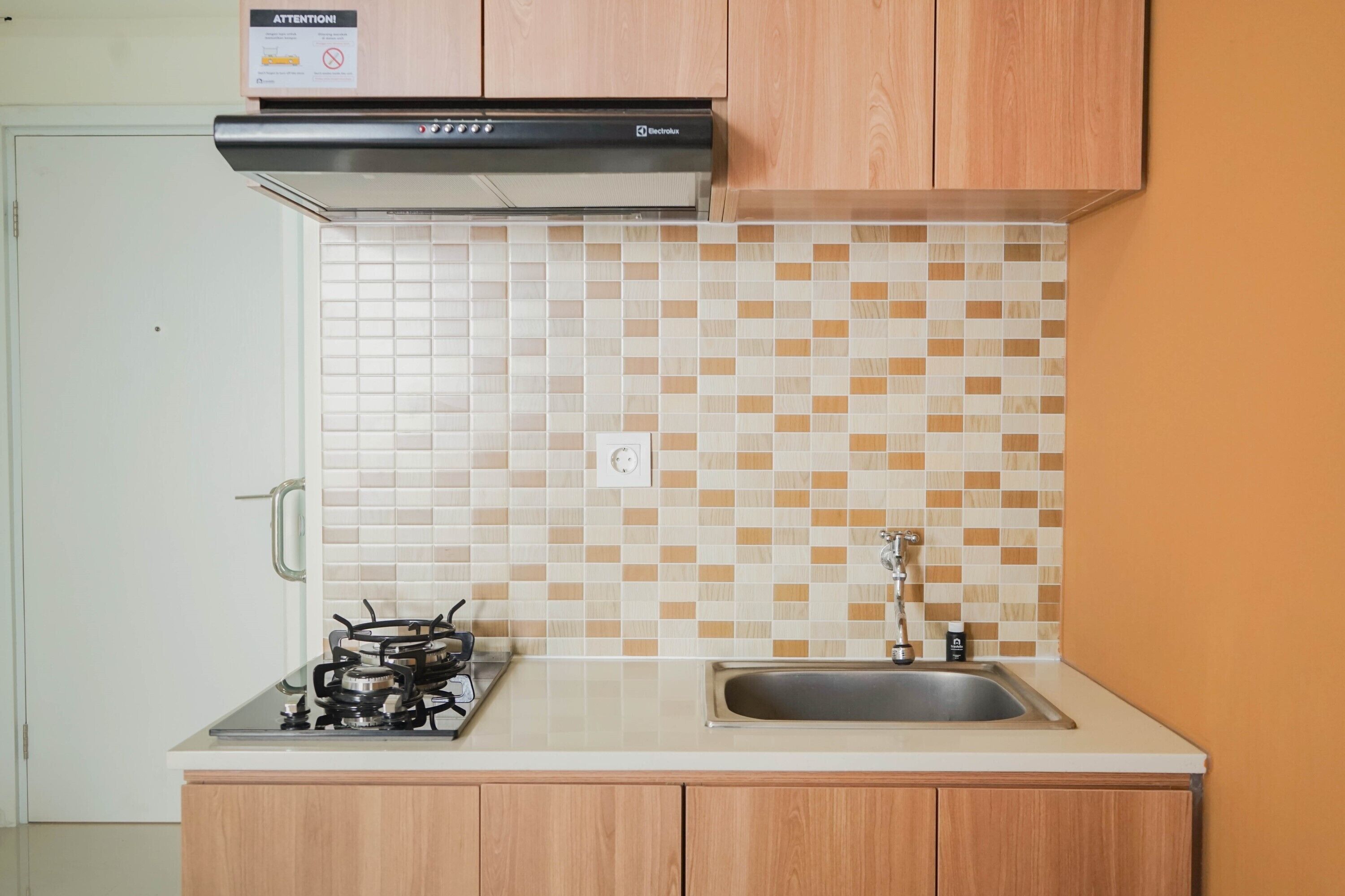 Quarto | Cozinha americana privada | Geladeira, cooktop, talheres/pratos/utensílios de cozinha