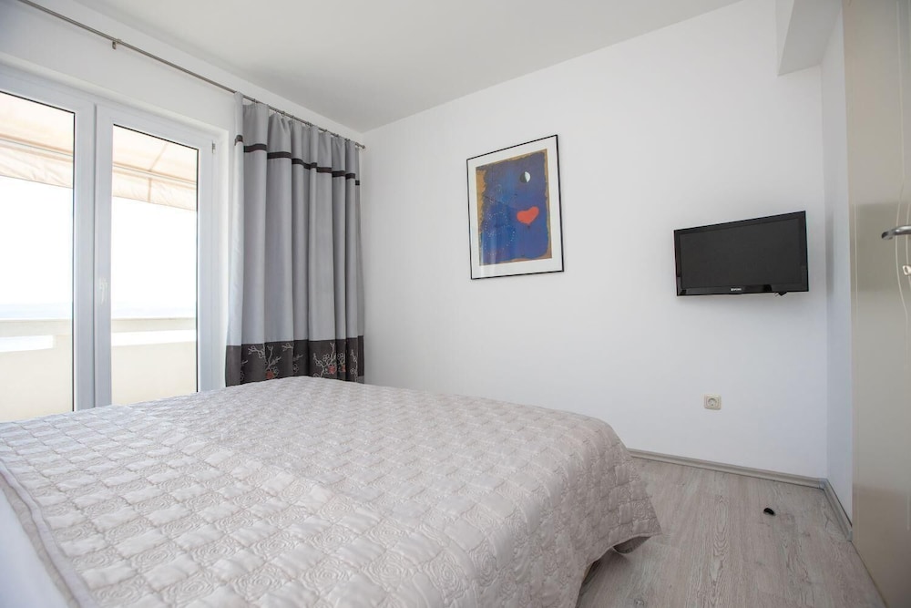 Holiday Apartment Omiš For 1 - 4 Persons With 1 Bedroom - Holiday House - Omiš