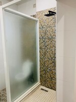 Minibar, com decoração personalizada, com mobília individualizada 