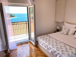 Apartamento superior | Roupas de cama premium, edredons de pluma