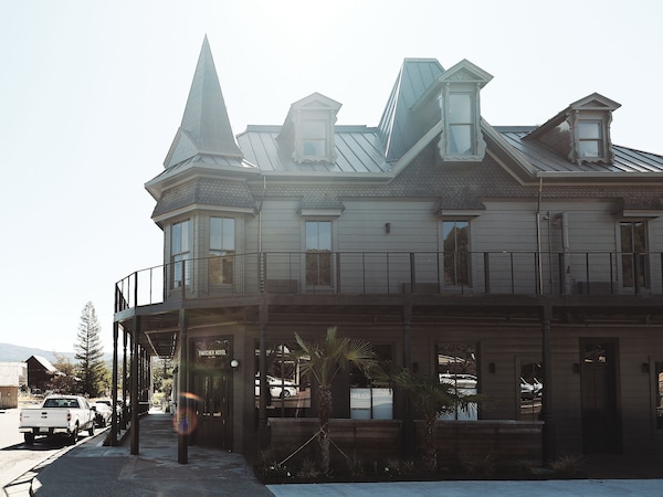 Thatcher Hotel - Russian River, CA