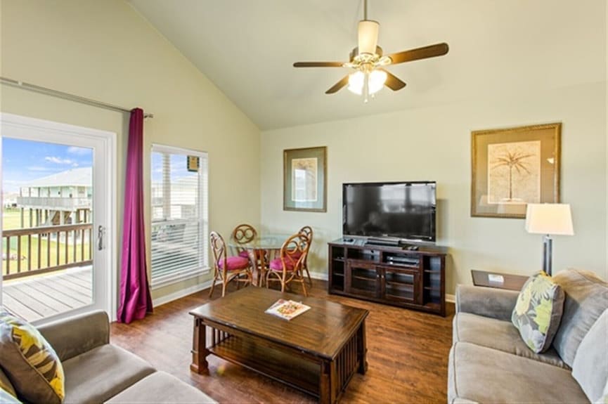 Coastal Home W/ Fire Pit | Family & Pet Friendly - 加爾維斯頓島