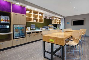 Café da manhã com buffet grátis todos os dias