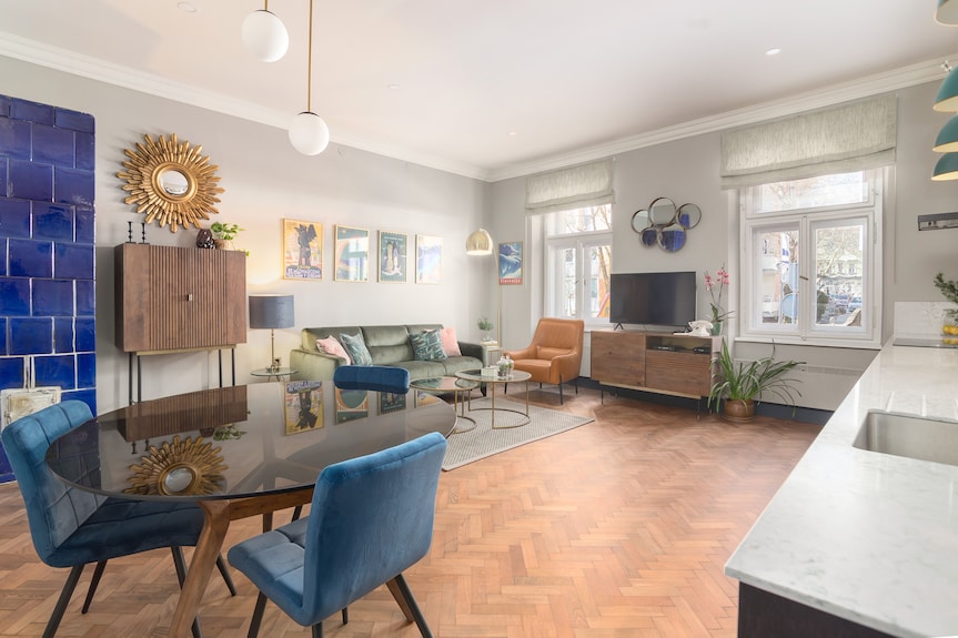 Ljubljana Centre, River View, Balcony & Bikes - Liubliana