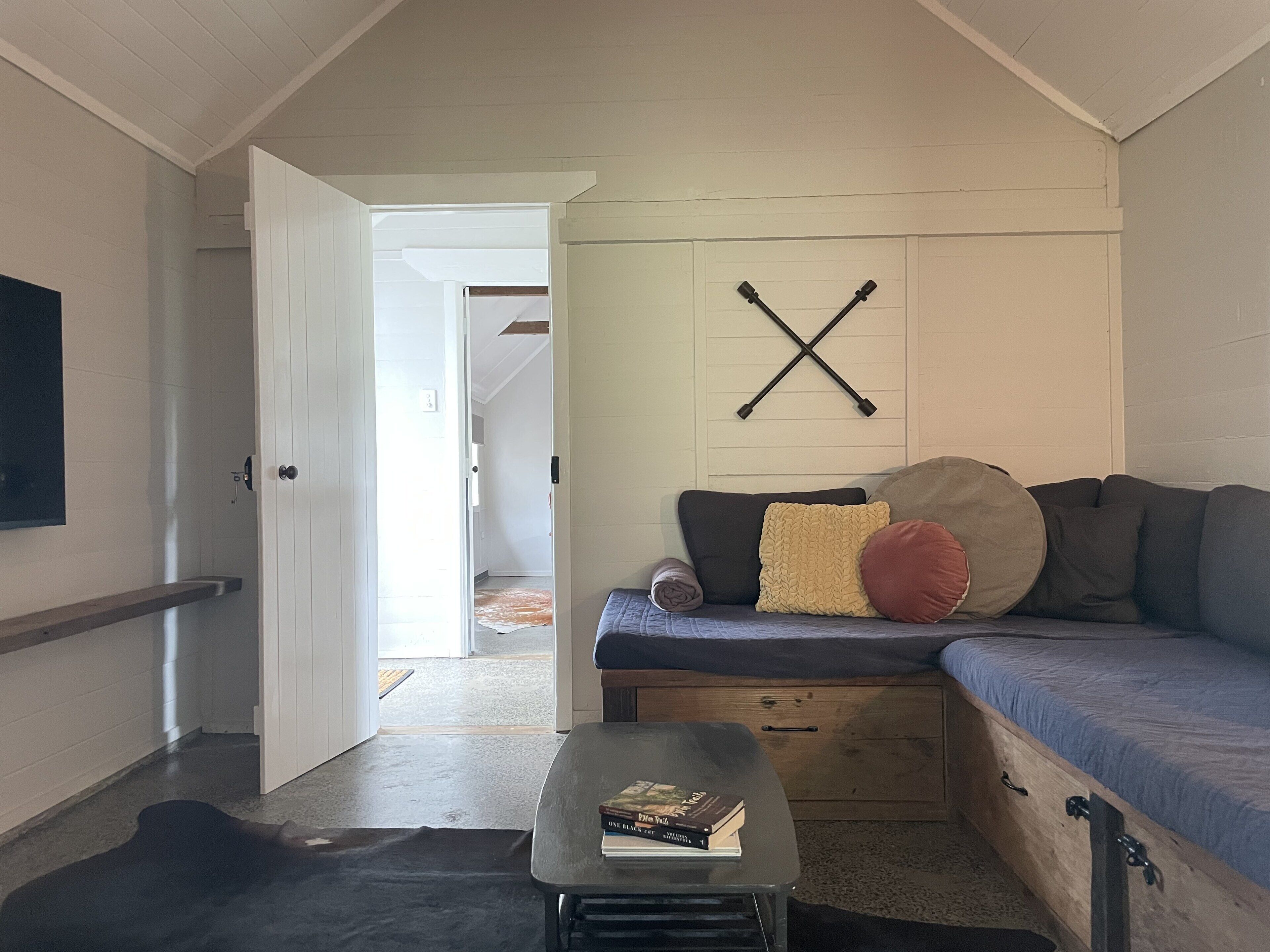 Classic, Simple And Relaxed Living. - Bangalow