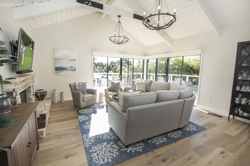 Isabella: Beautifully Remodeled Home Two Blocks From Carmel Beach - Monterey, CA
