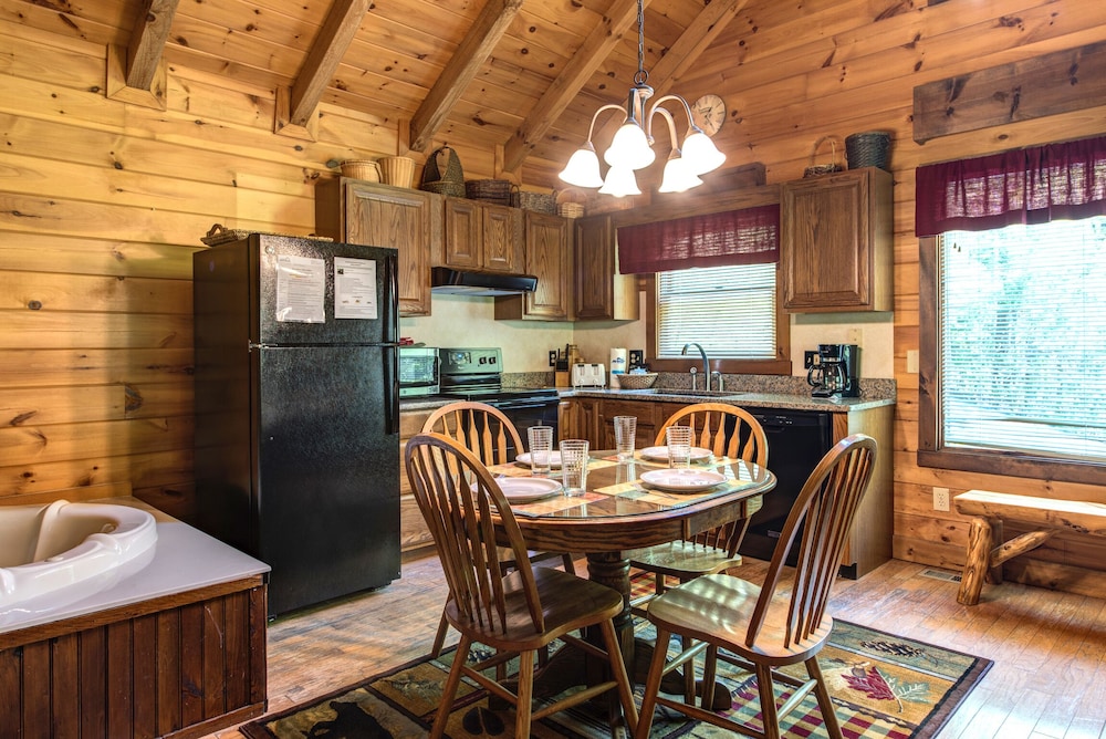 Fawn Cabin By Jackson Mountain Rentals - Gatlinburg, TN