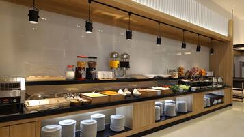 Pequeno-almoço tipo buffet diário (16900 KRW por pessoa)