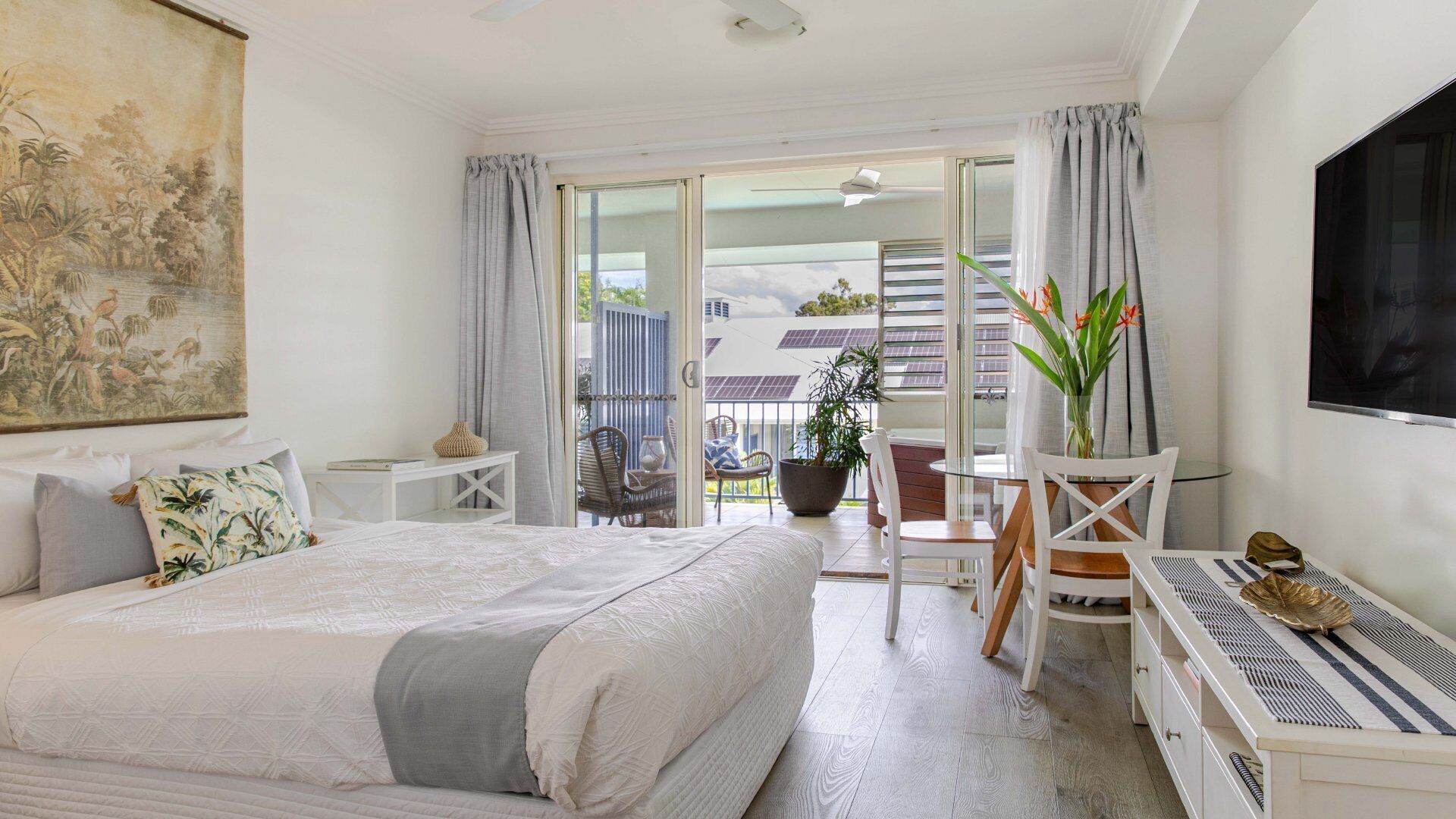 88 Silk @ Lagoons | Coastal Luxe Resort Living - Queensland