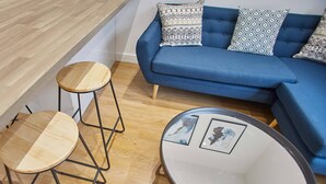 Apartamento, 2 quartos | Sala de estar