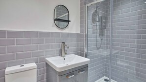 Apartamento, 2 quartos | Casa de banho
